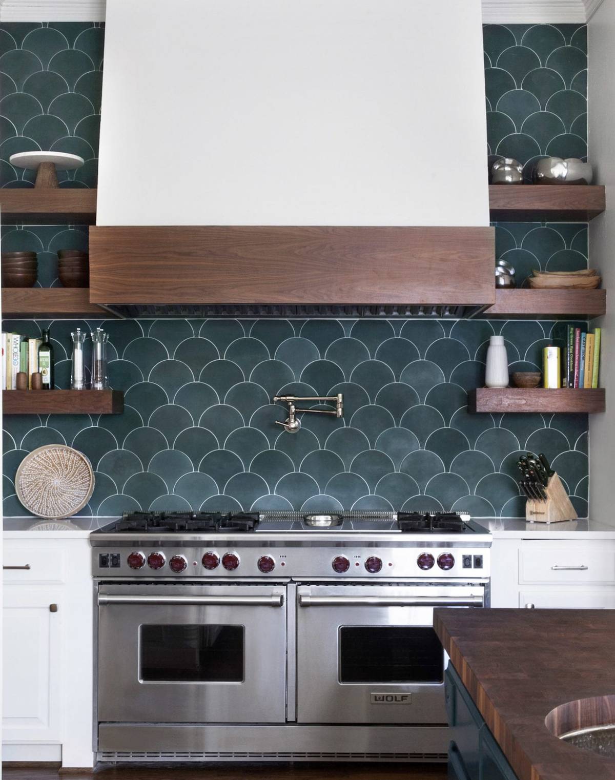 federal blue scallop | concrete cement tiles | clé tile