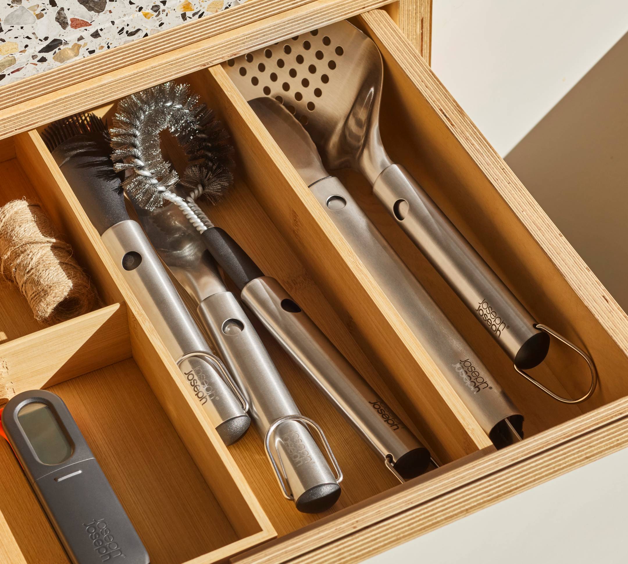 3-piece Retractable Grill Tool Set GrillOut™ | Joseph Joseph US