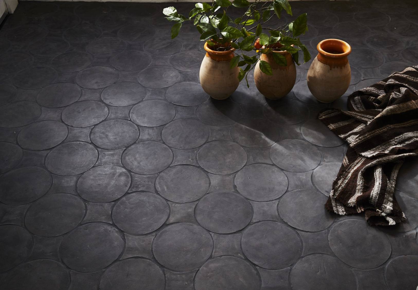 belgian reproduction flemish black terracotta circlé | clé tile