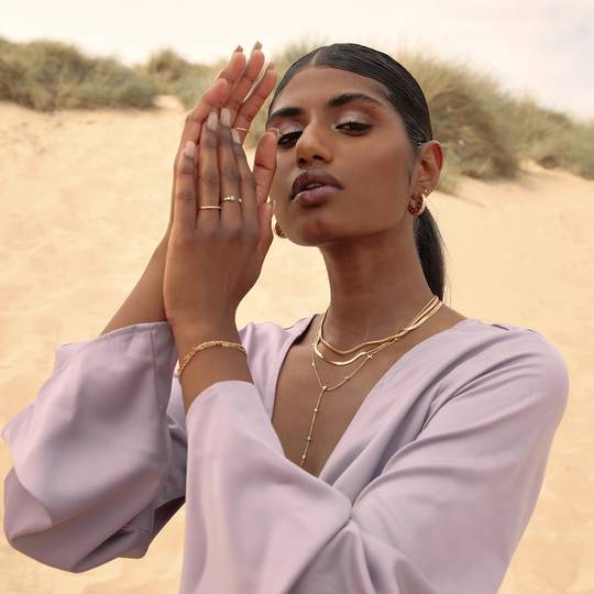 Aura Collection | Astrid & Miyu