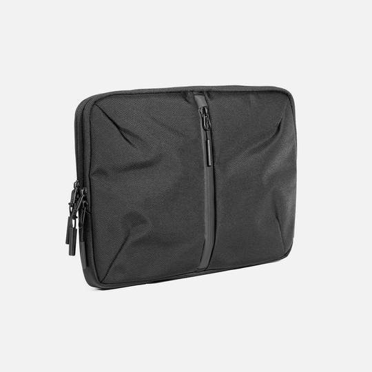 Tech Folio 16" – Aer