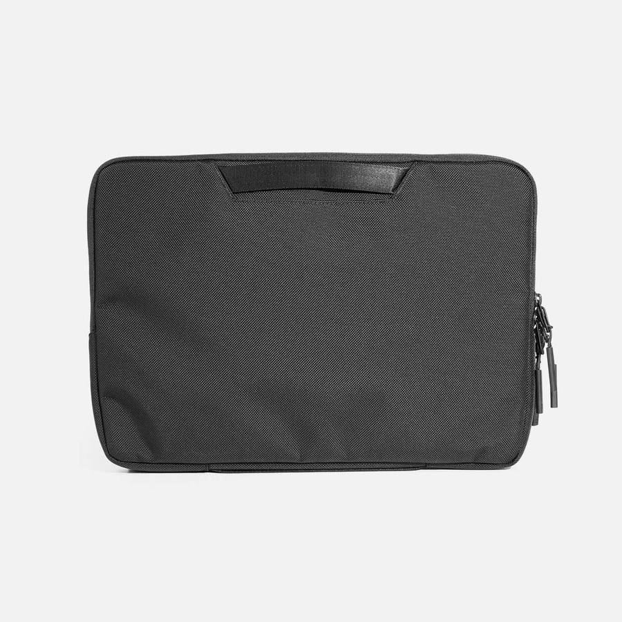 Tech Folio 16" – Aer