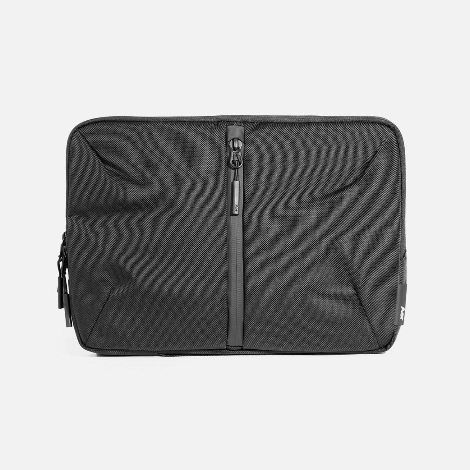 Tech Folio 16" – Aer