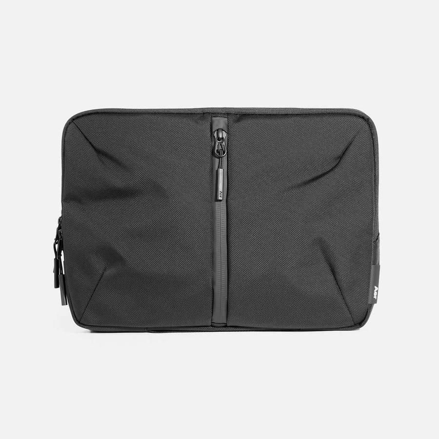 Tech Folio 16" – Aer