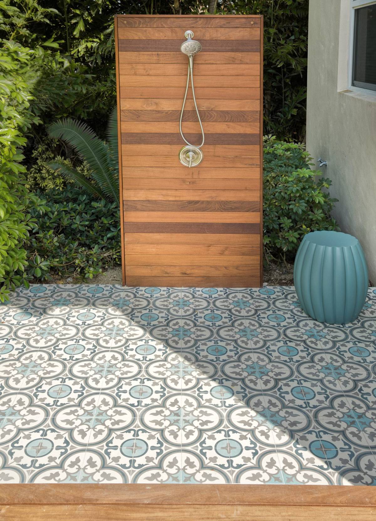 clé tile | concrete cement | four leaf clover | federal blue