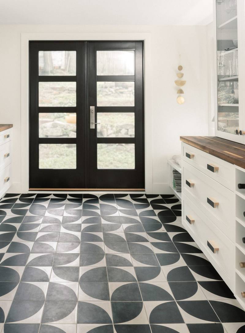 clé tile| concrete cement | bold arc | black