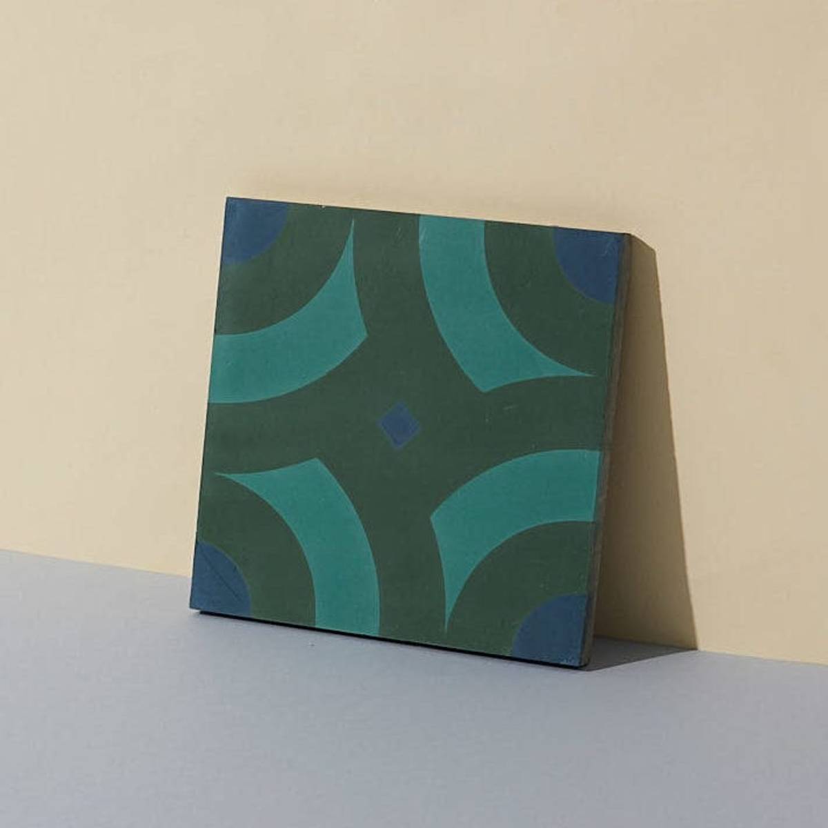 clé tile | concrete cement | big spin | kelly | bold pattern