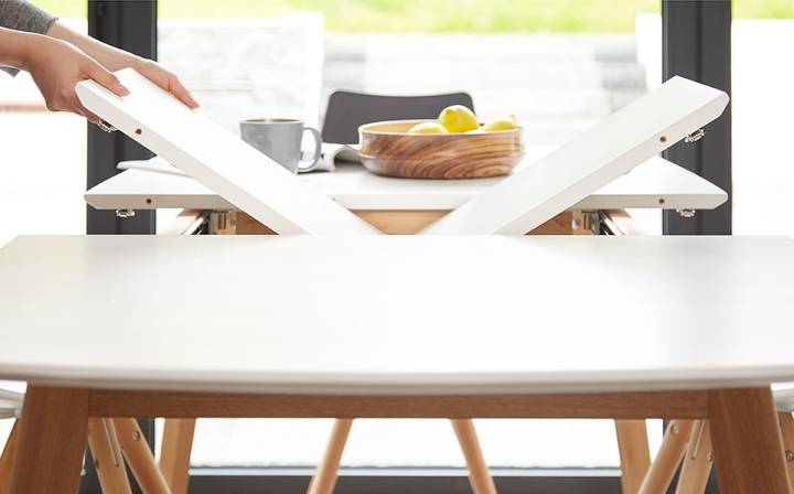White Scandi Extendable Dining Table with Oak Legs from Danetti