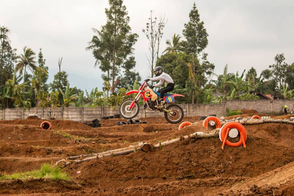 TRAINING DAYS – Sandi Maulana – Deus Ex Machina Australia