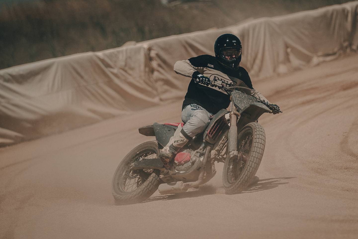 DUST & FUN - FIRST WEEKEND ON THE TRACK – Deus Ex Machina USA