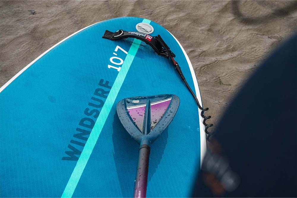Red Paddle Co FAQ - How To Hold A Paddle Board Paddle