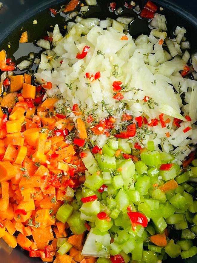 White Bean & Herb Minestrone | Joseph Joseph US