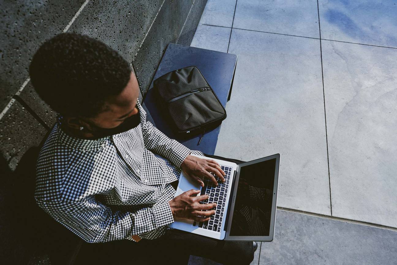 Tech Folio 16" – Aer