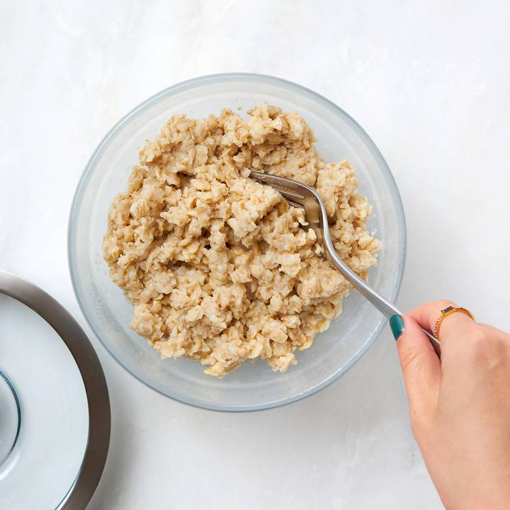 Quick Microwave Oatmeal Recipe – No Stove Needed | Anyday