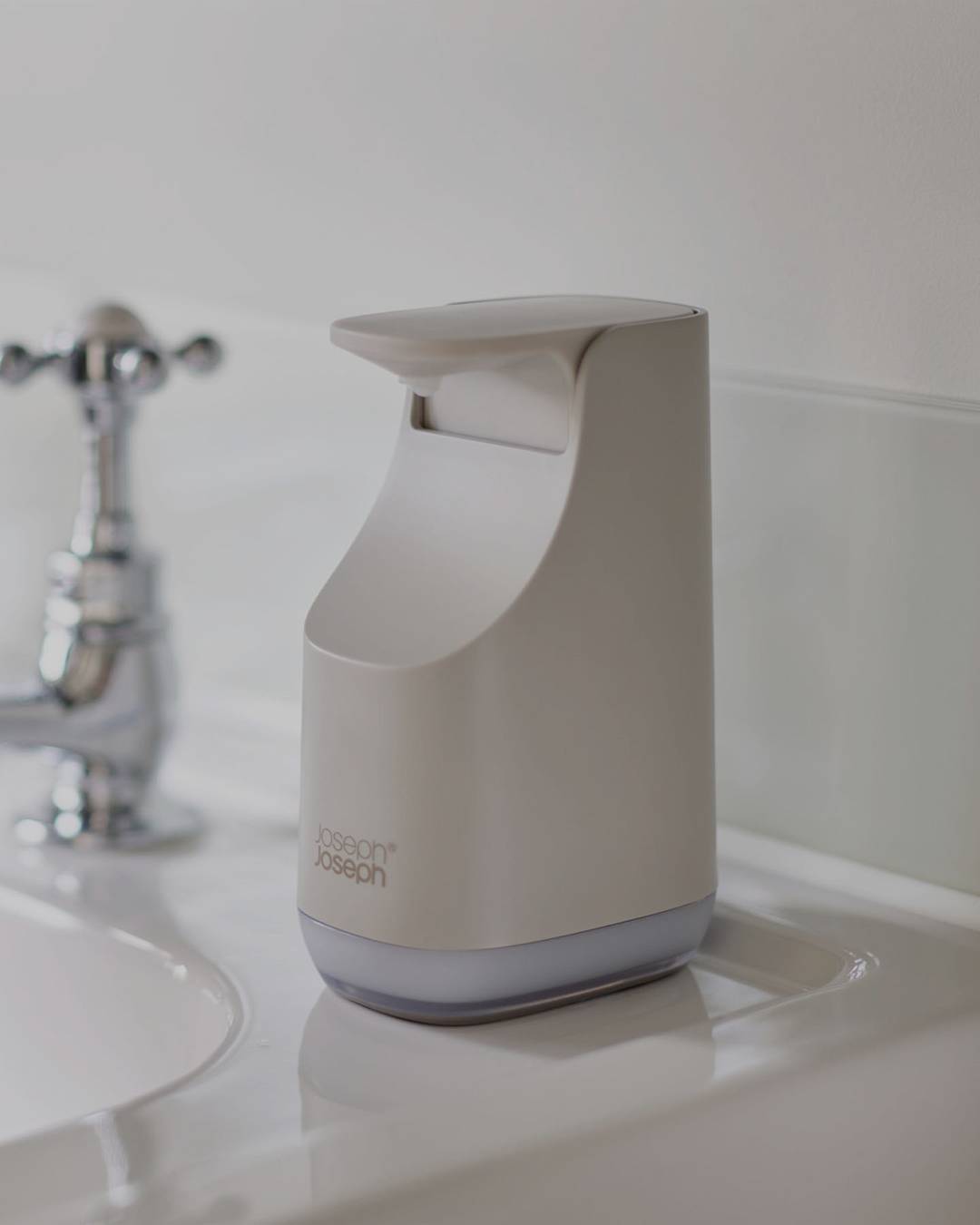 Slim™ Compact Soap Pump - Ecru | Joseph Joseph