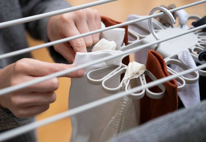 Petal™ 22-piece Sock Hanger With Clips | Joseph Joseph UK