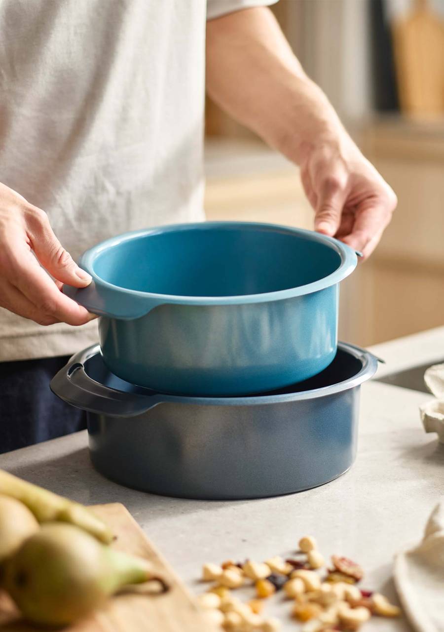 Nest™ Bake 2-piece Blue Round Cake Tin Set | Joseph Joseph UK