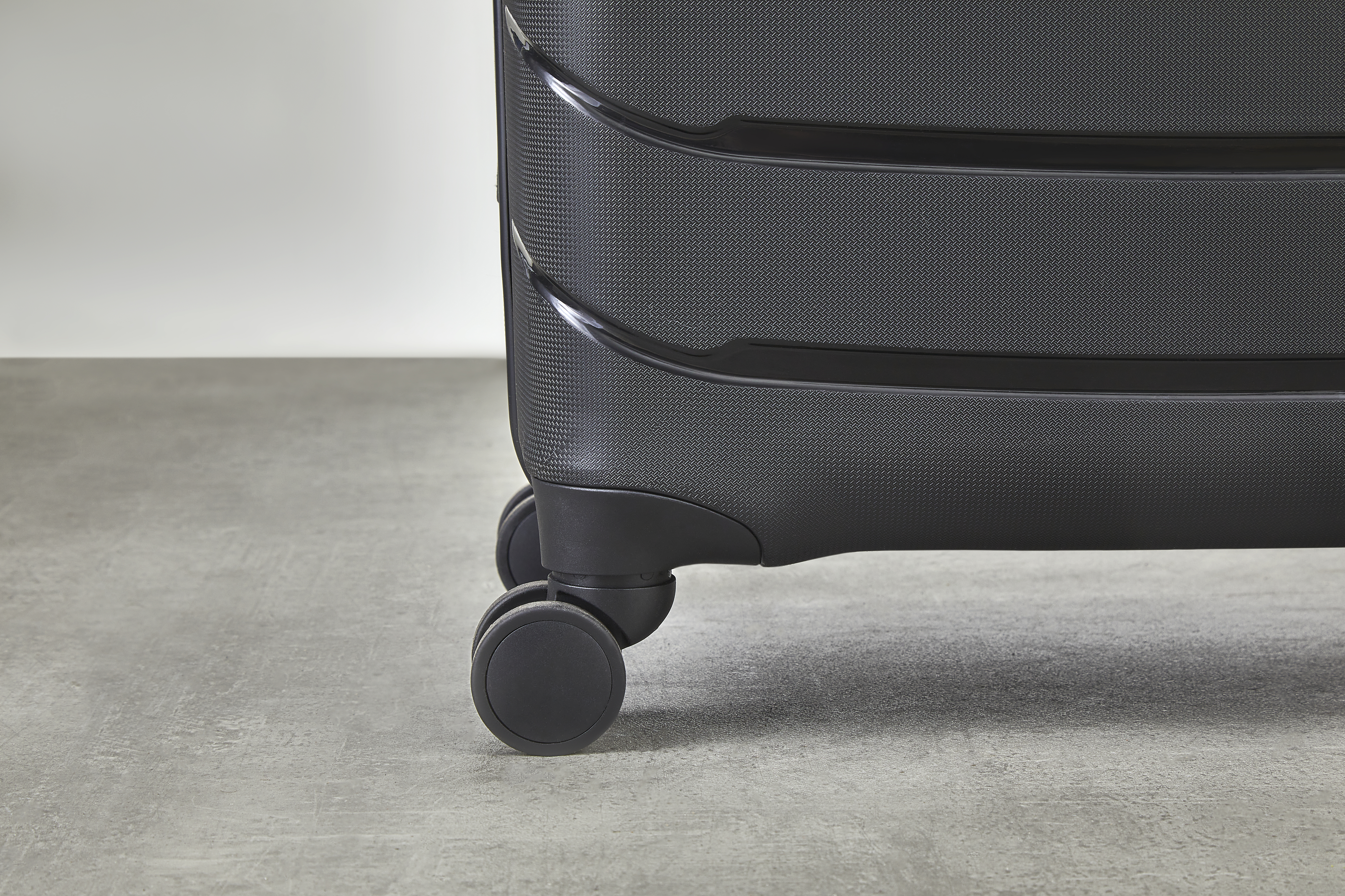 Prime Small Suitcase | Black | Rock Luggage