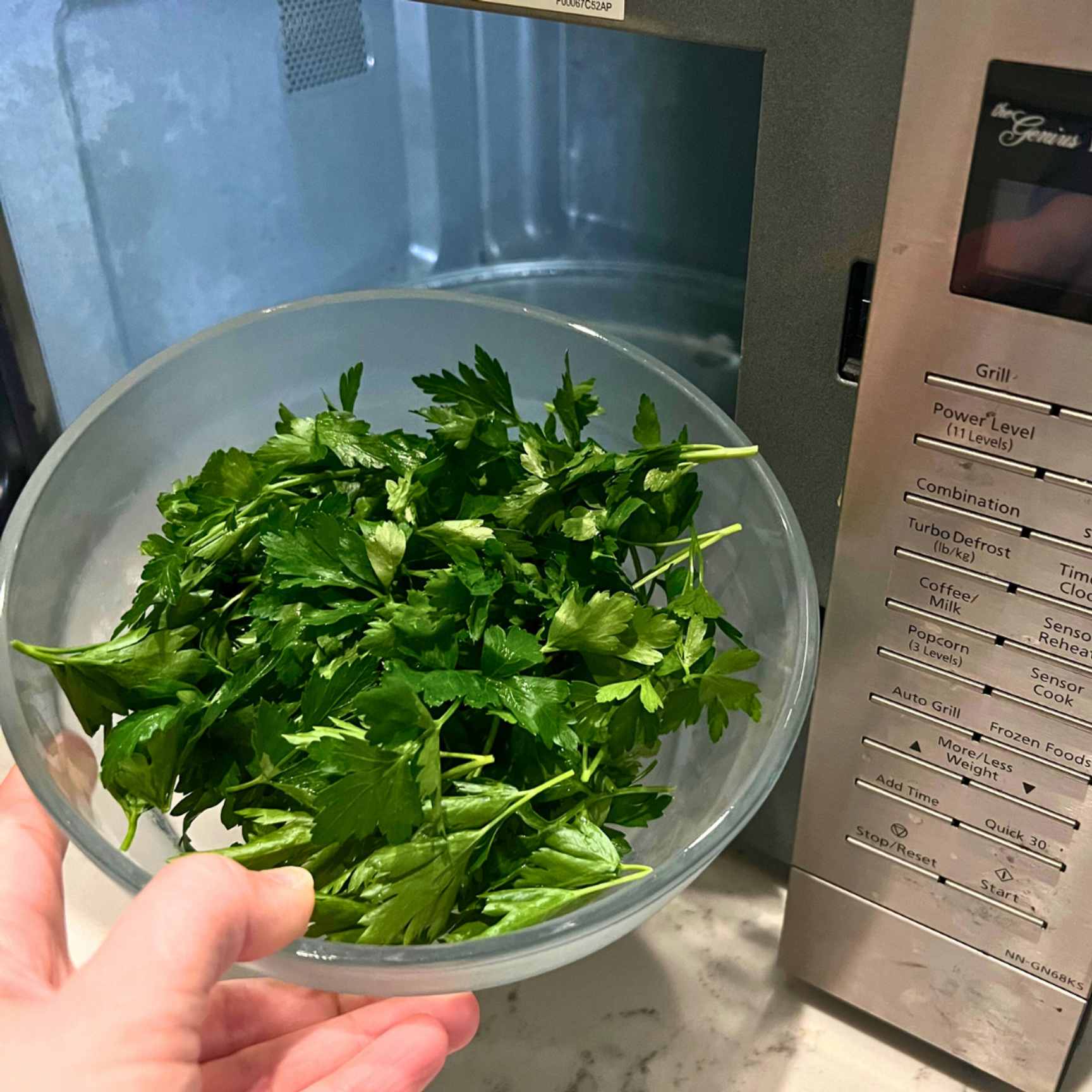 How to Microwave Homemade Dried Herbs | Anyday