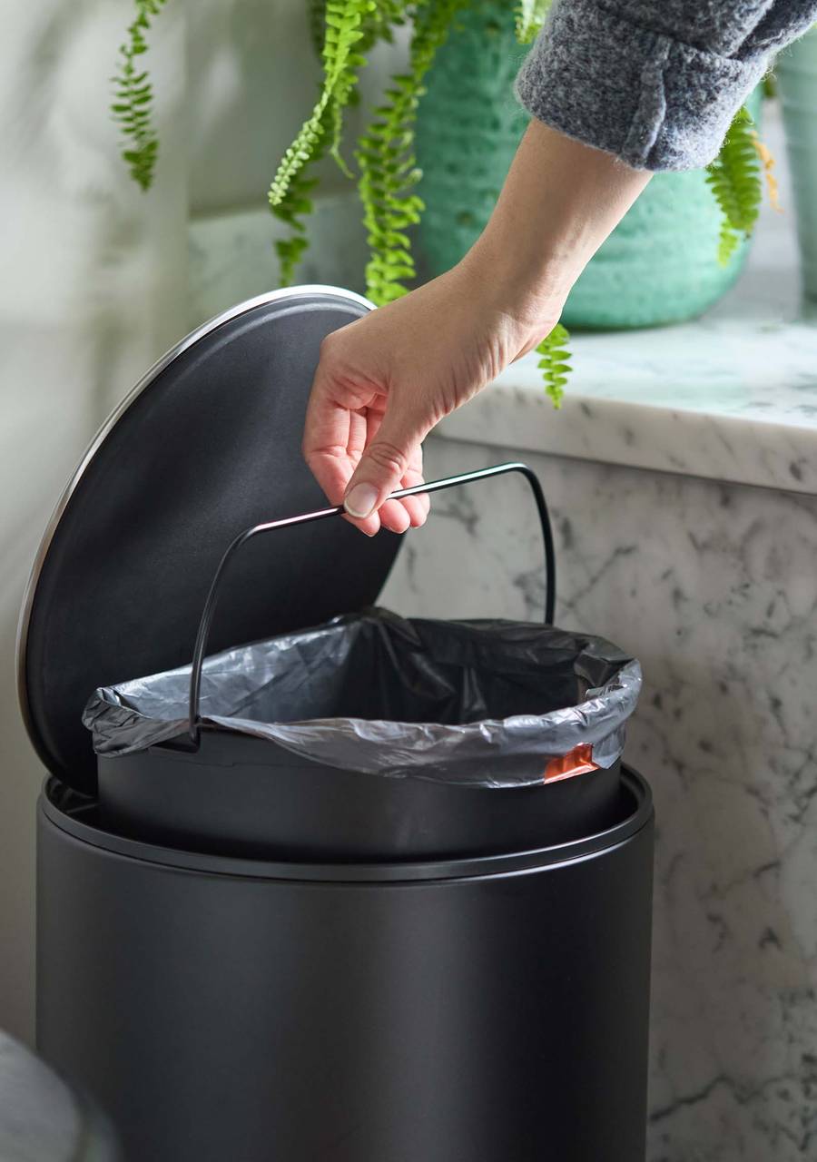 Arc™ 10L Black Step Trash Can | Joseph Joseph US