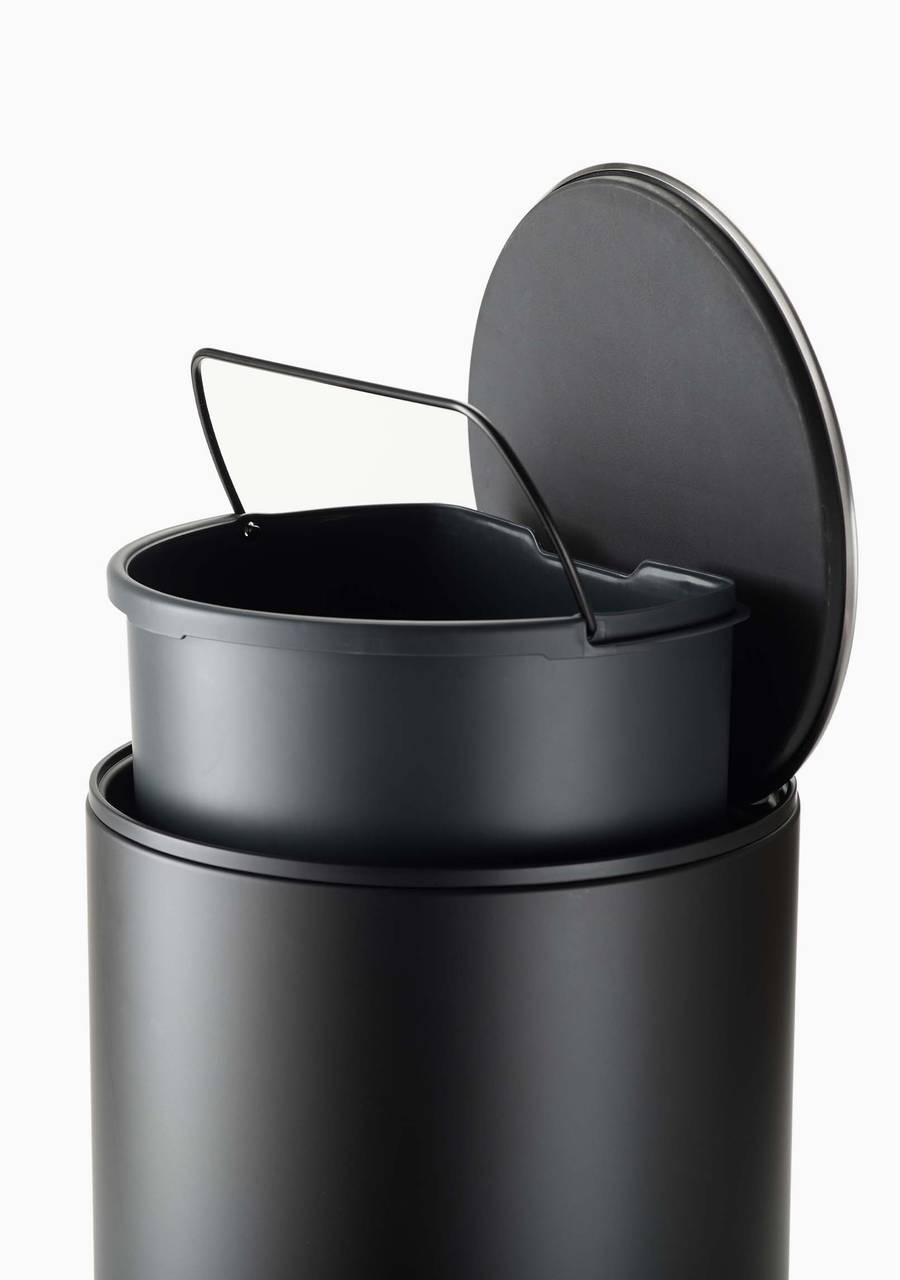 Arc™ 10L Black Step Trash Can | Joseph Joseph US