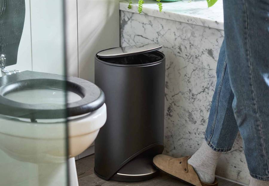 Arc™ 10L Black Step Trash Can | Joseph Joseph US