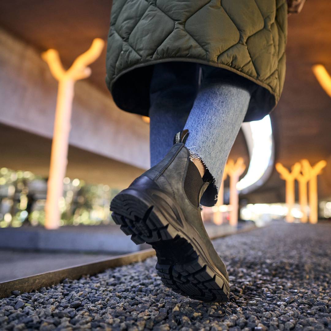 Blundstone 2238 - Lug Sole Rustic Black – Blundstone Canada