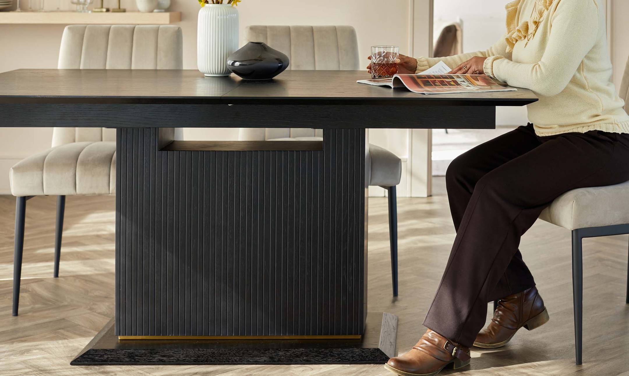 Kai Black Oak Extending 6 to 8 Seater Dining Table – Danetti