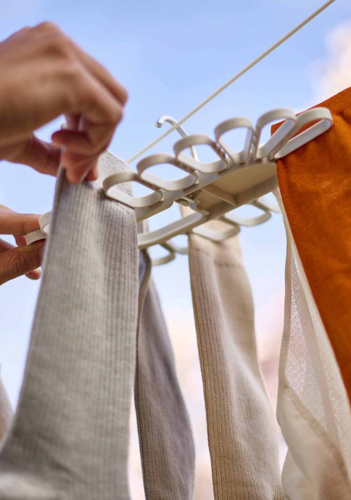 Petal™ 22-piece Sock Hanger With Clips | Joseph Joseph AU